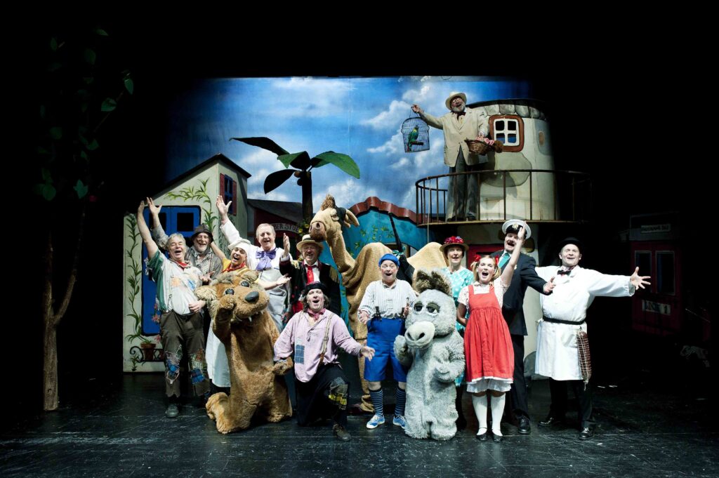 Smæk for skillingen i Utopia | Teateravisen