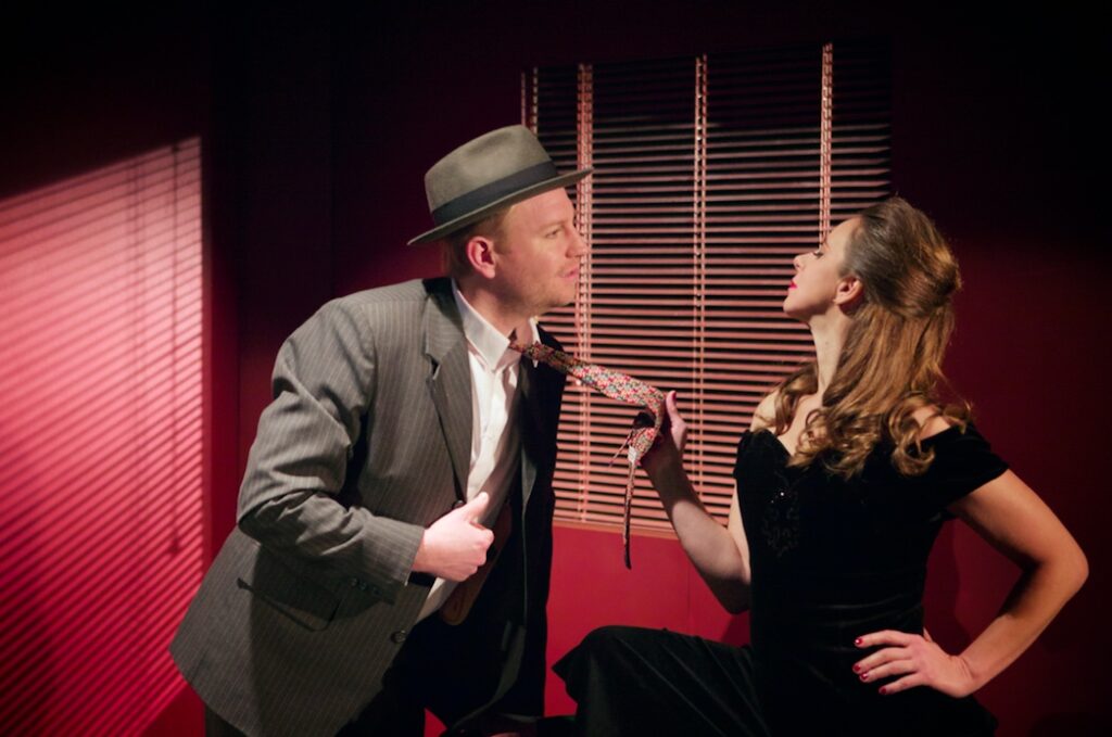 Lotto, whisky og krimiklichéer | Teateravisen